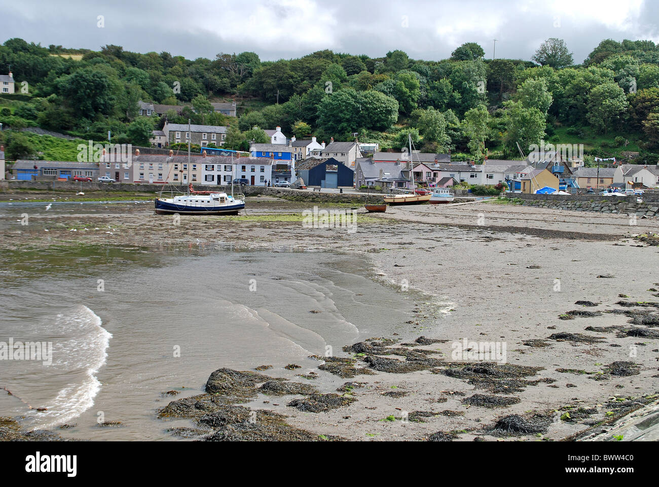 Fishguard harbour hi-res stock photography and images - Alamy