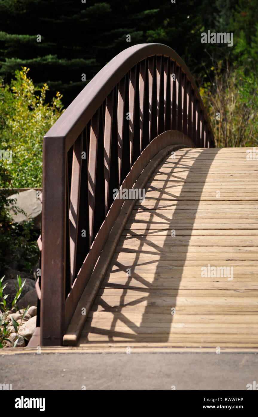 Bridge and walking trails hi-res stock photography and images - Alamy