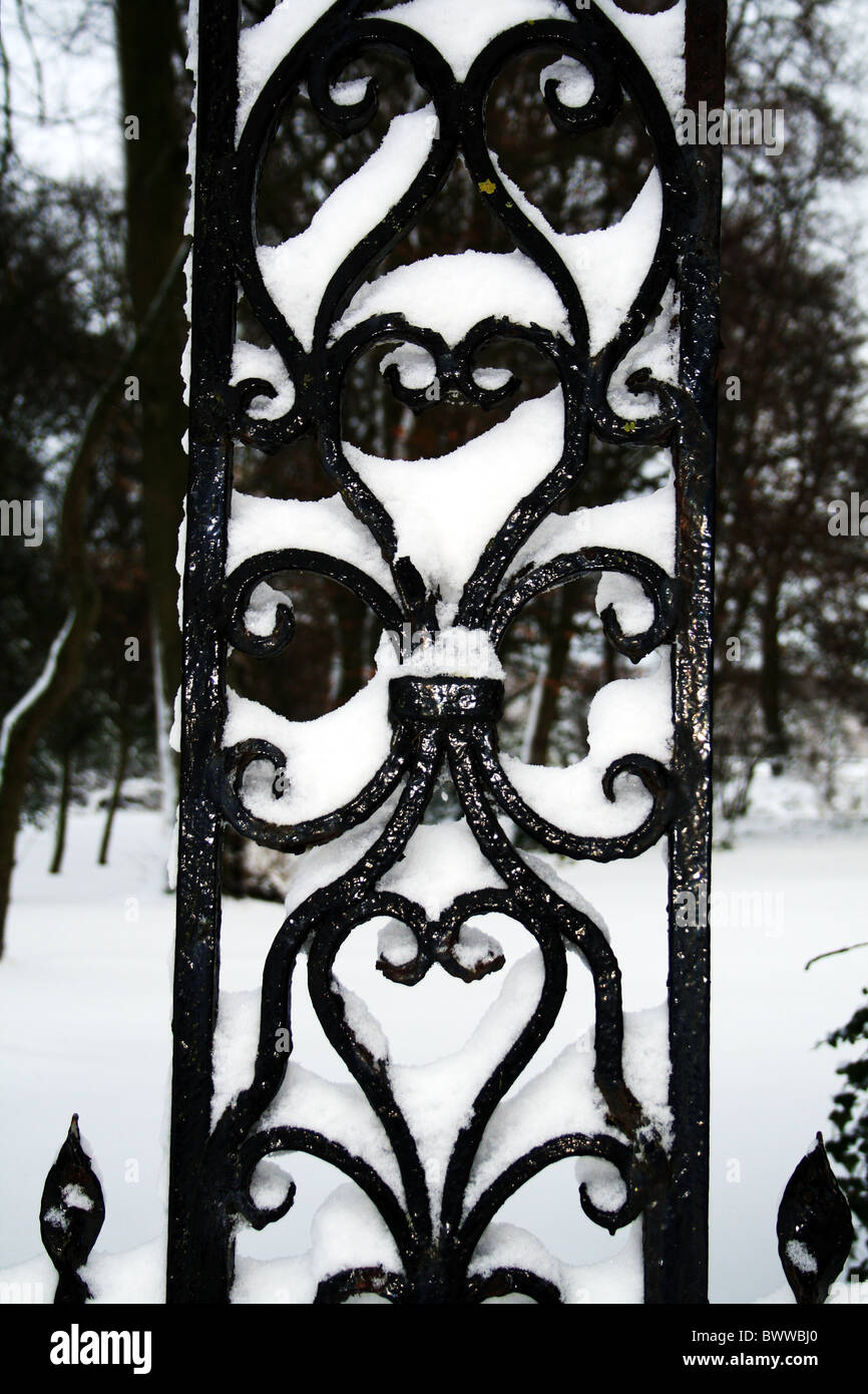 Snow on gates hi-res stock photography and images - Alamy