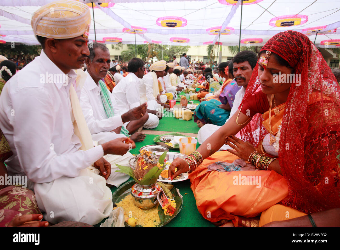 Hindu groom thread ceremony hi-res stock photography and images - Alamy