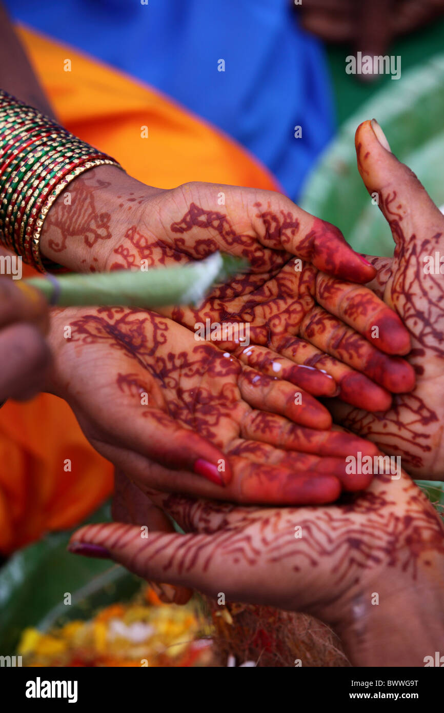 Hindu groom thread ceremony hi-res stock photography and images - Alamy