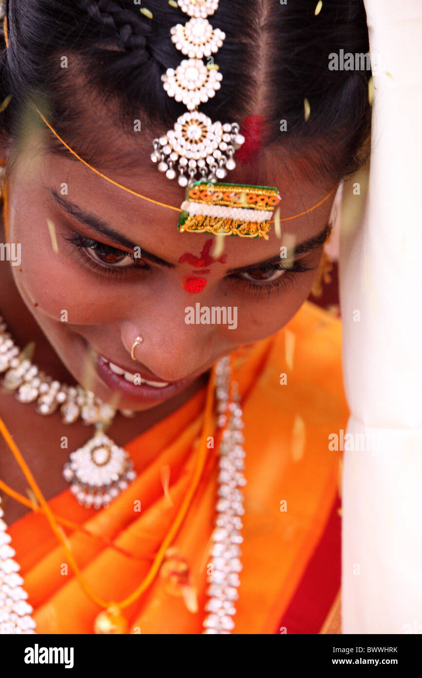 Hindu groom thread ceremony hi-res stock photography and images - Alamy