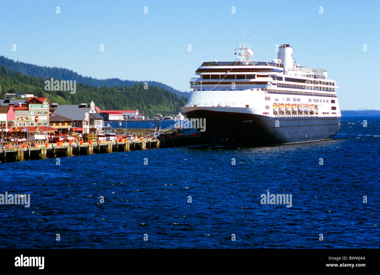Docked cruise ship Stock Photo - Alamy