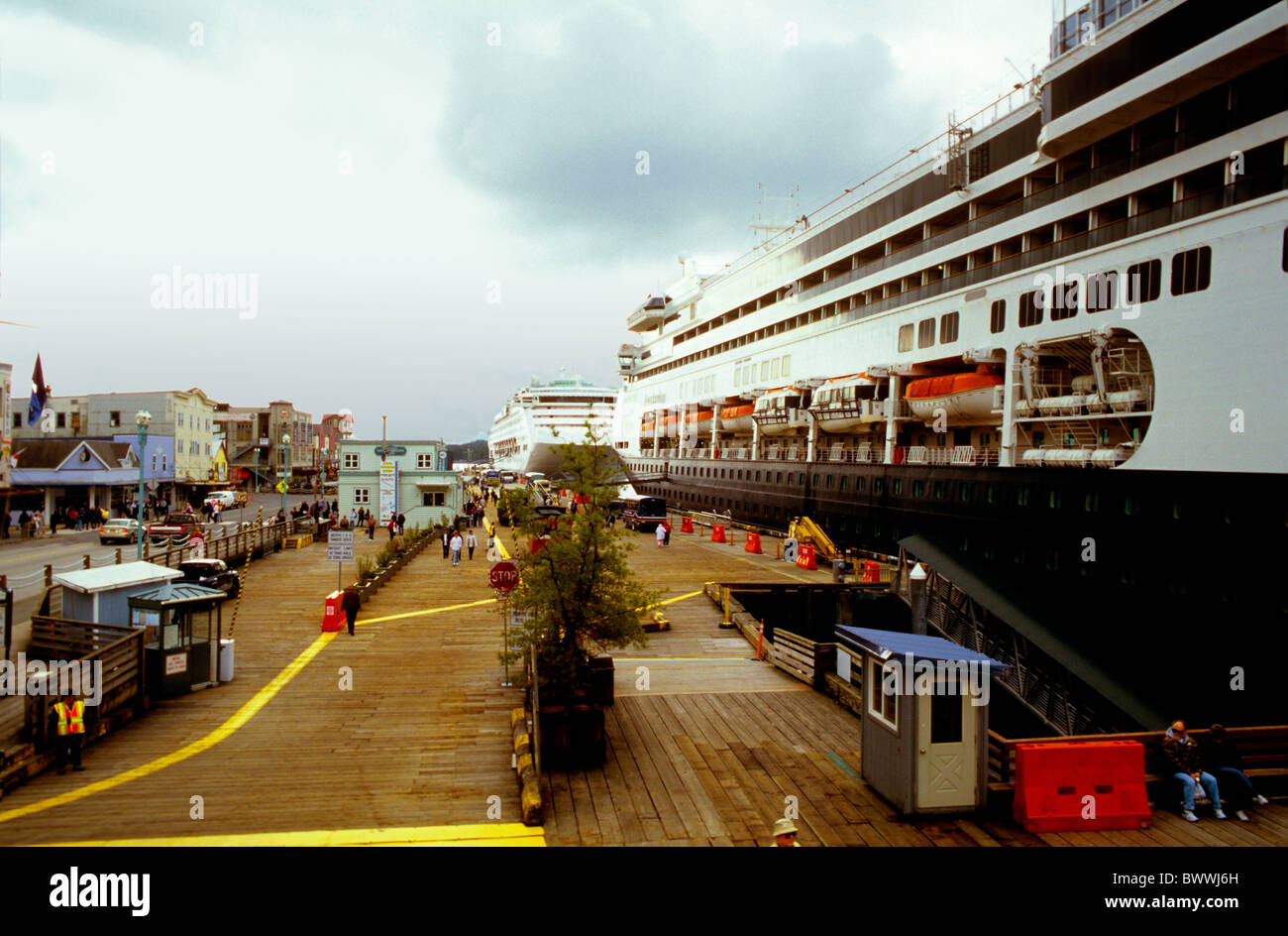 Ships at dock hi-res stock photography and images - Alamy