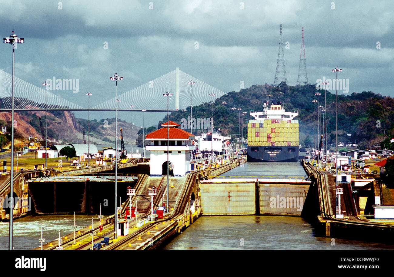 ship in Panama canal lock Stock Photo - Alamy