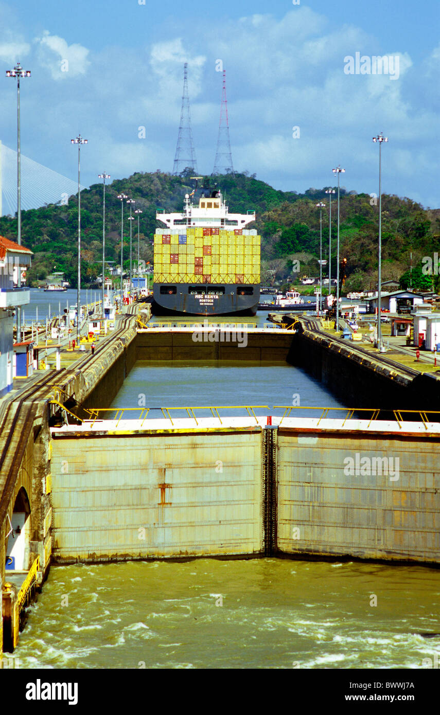 ship in Panama canal lock Stock Photo - Alamy