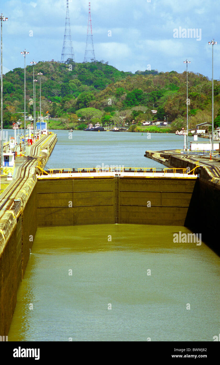 Panama canal lock Stock Photo - Alamy