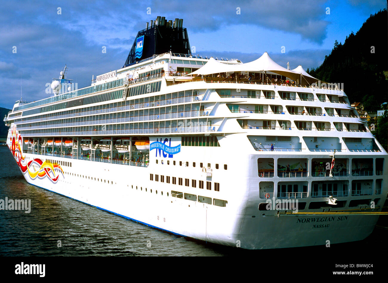 Norwegian Cruise ship Stock Photo - Alamy