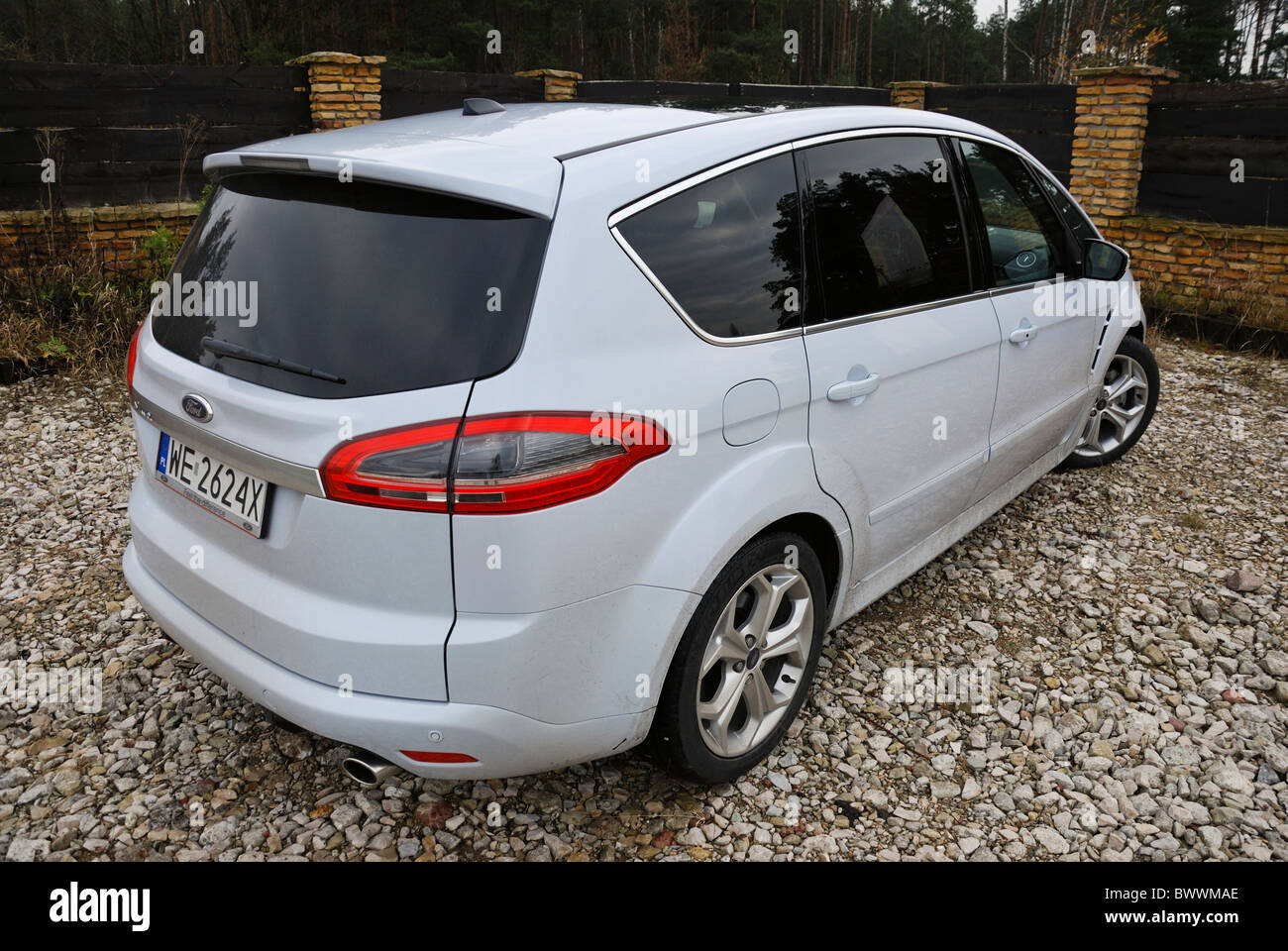 White ford van back door hi-res stock photography and images - Alamy