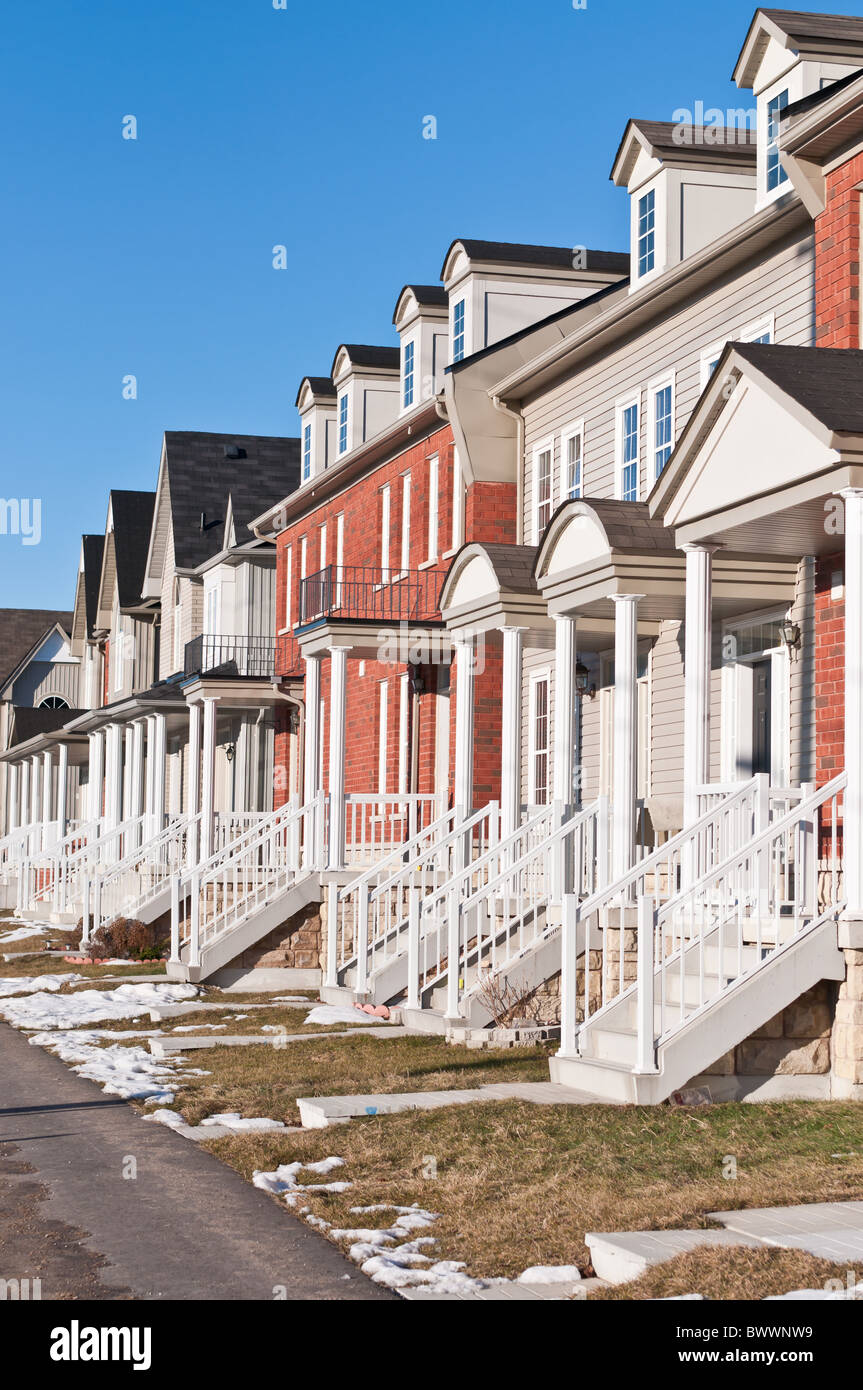 Row townhouses hi-res stock photography and images - Alamy