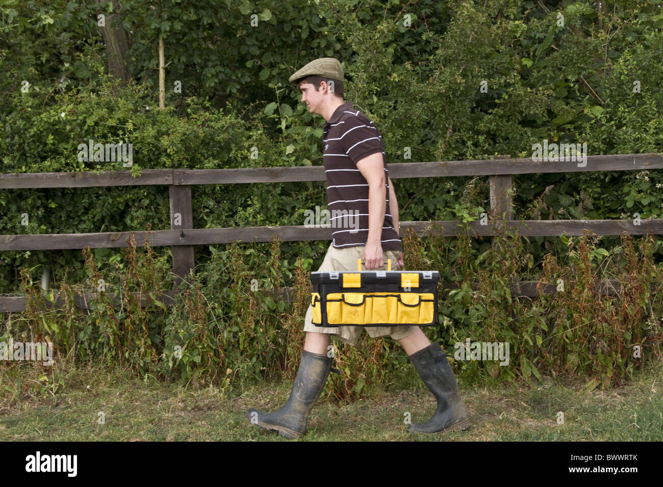 Carrying a tool box hi-res stock photography and images - Alamy