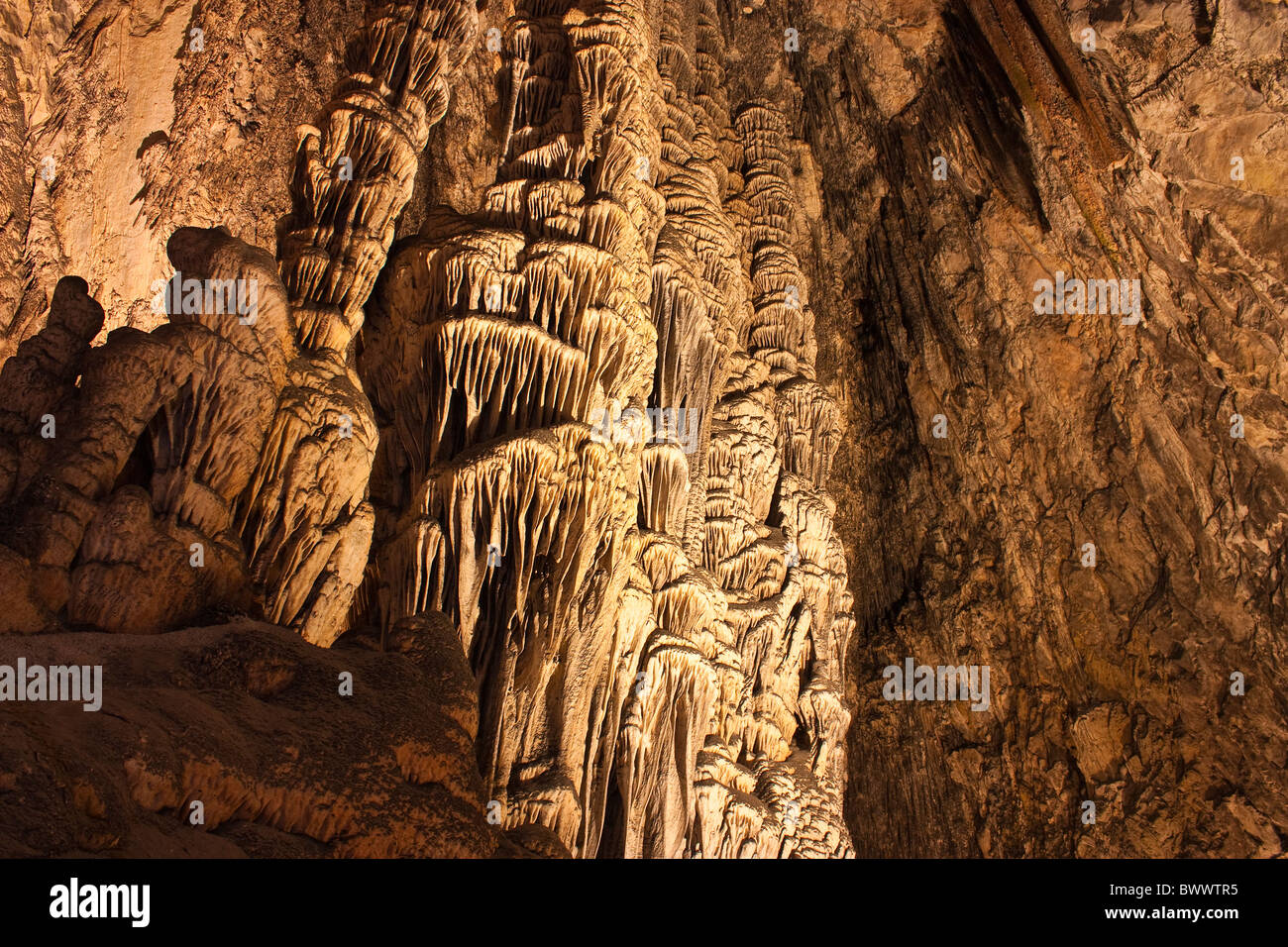 stalagtites and stalagmites in caves in majorca spain Stock Photo - Alamy