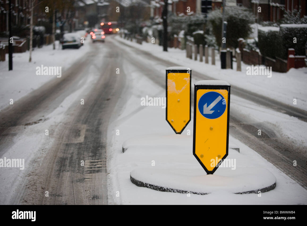 Keep left island hi-res stock photography and images - Alamy