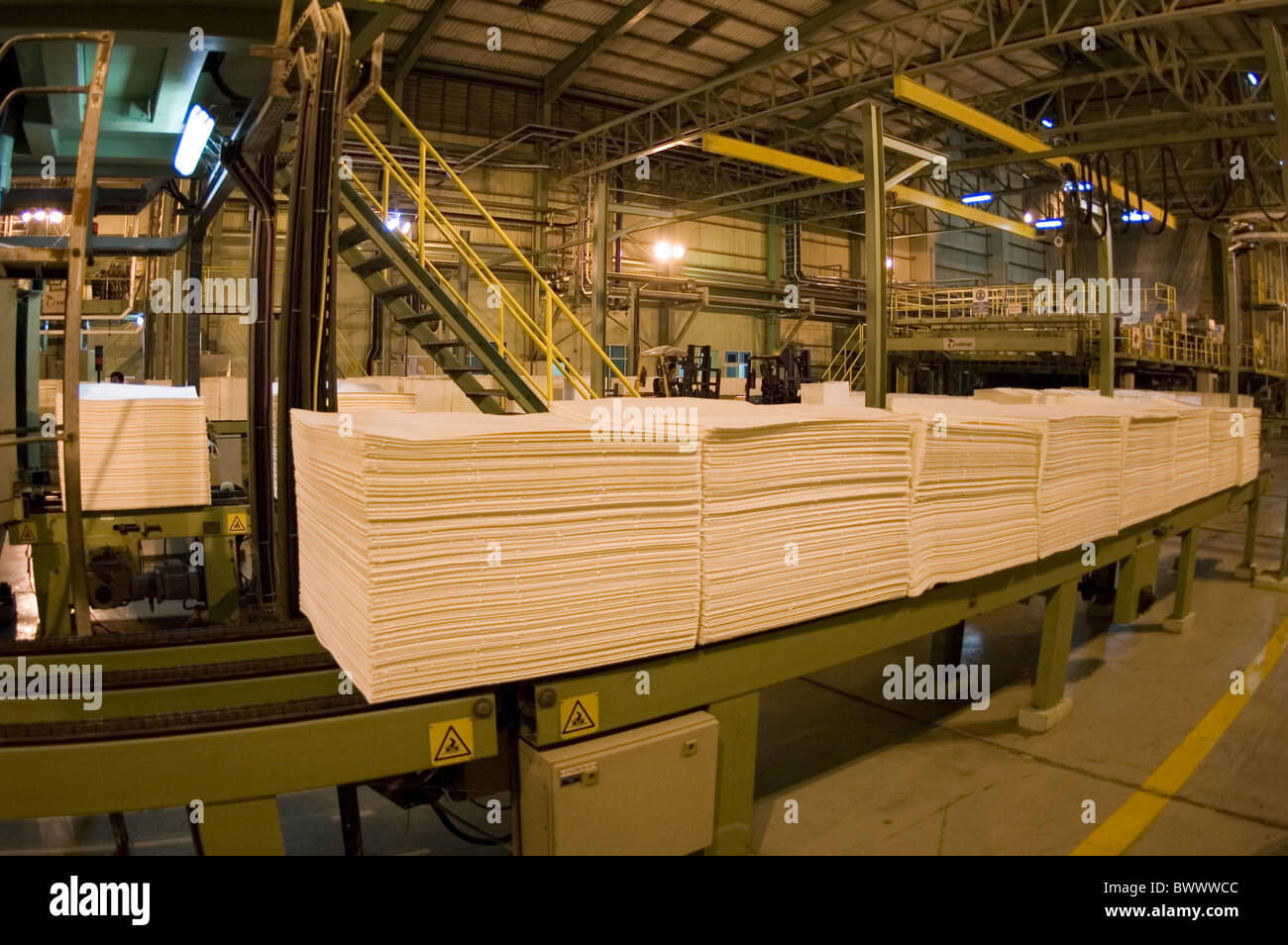 Pulp and paper hi-res stock photography and images - Alamy