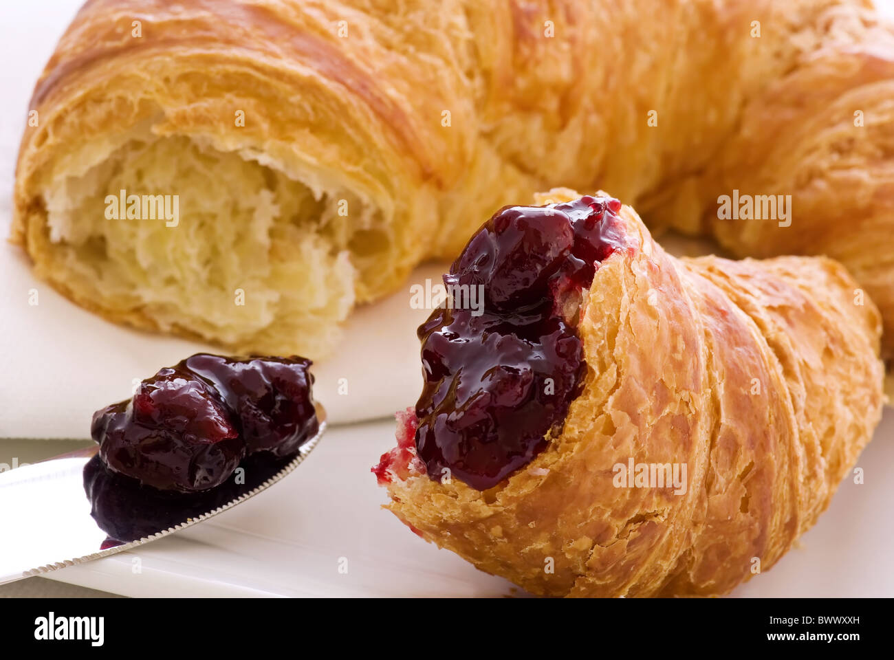 Cafe au lait croissant hi-res stock photography and images - Alamy