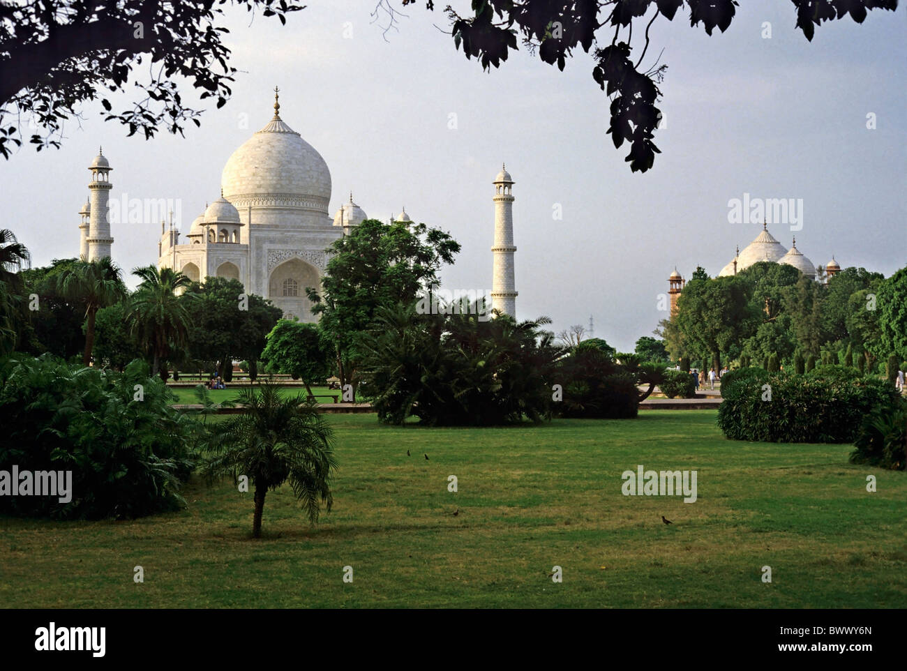 Lush garden in front of the Taj Mahal, Agra, India Stock Photo - Alamy