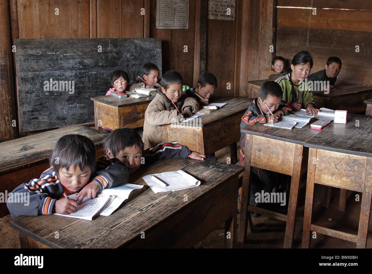 Rural classroom children working desks Yunnan Stock Photo - Alamy