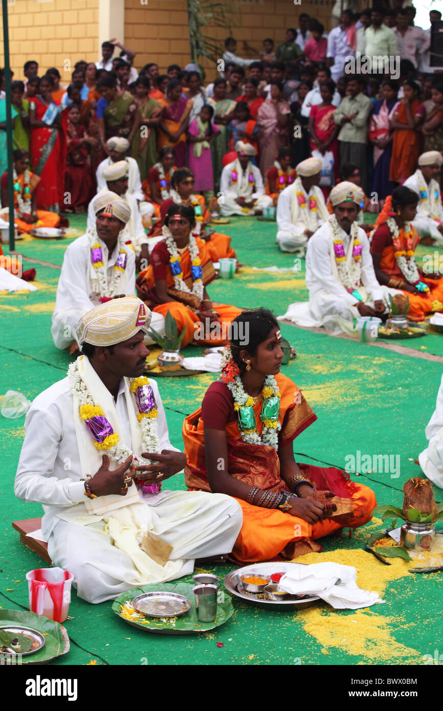 Hindu groom thread ceremony hi-res stock photography and images - Alamy