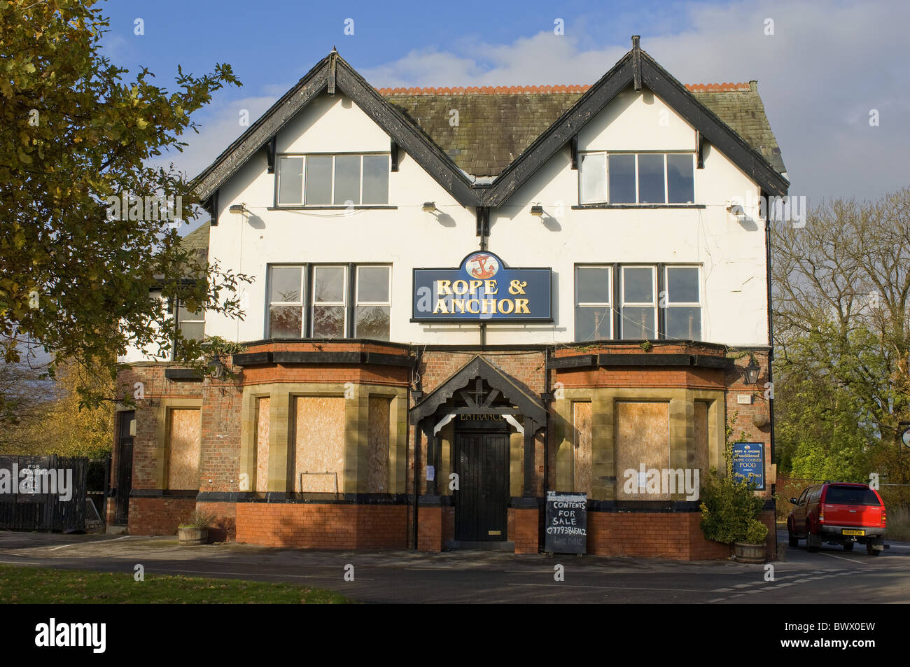 Closed public house 'Contents for Sale' sign near Stock Photo - Alamy