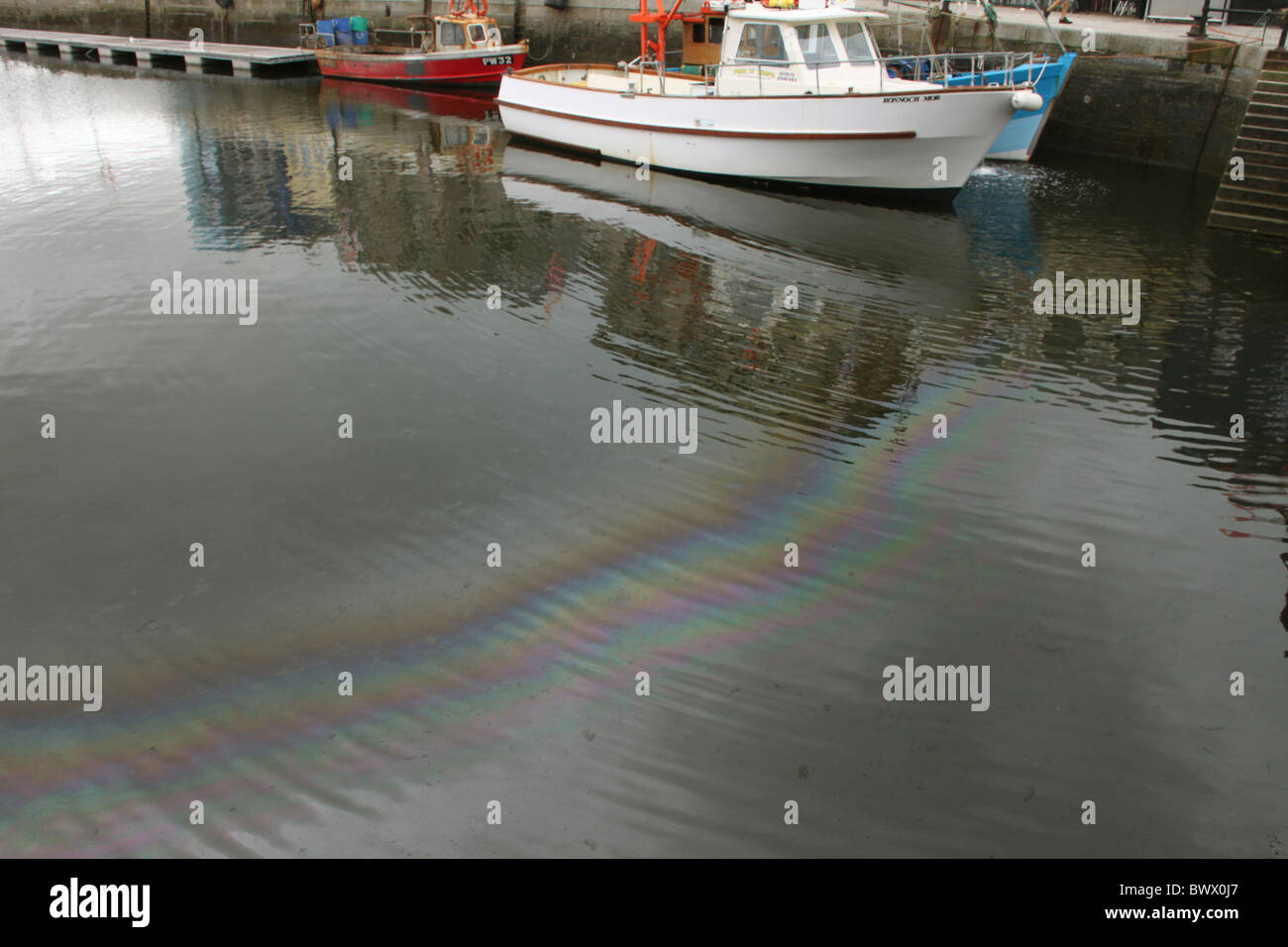 Oil water coastal town harbour Sutton Wharf Stock Photo - Alamy