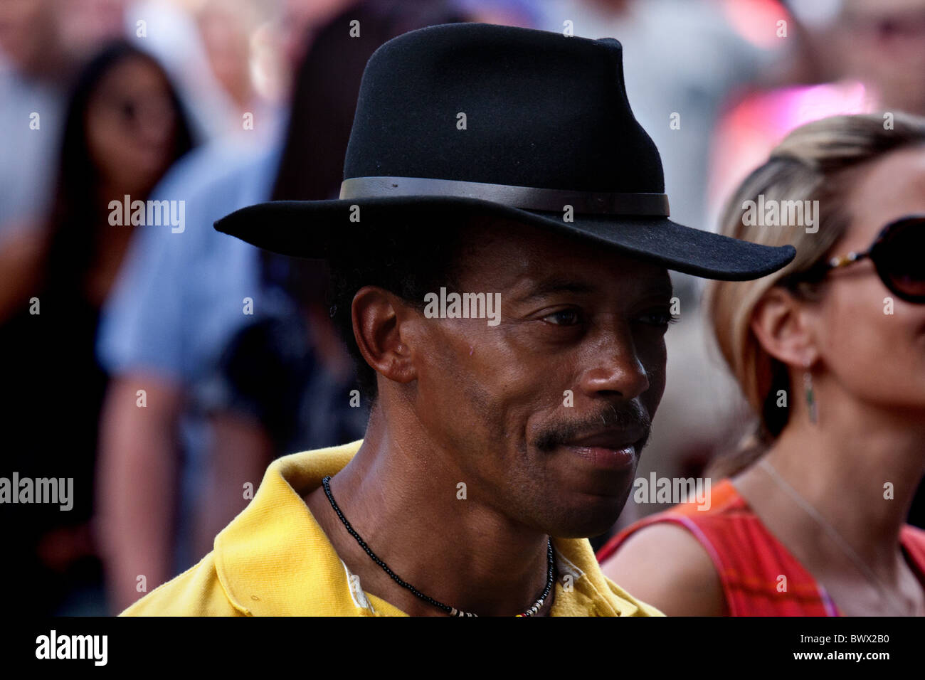 Crowd happy not crowds hi-res stock photography and images - Alamy