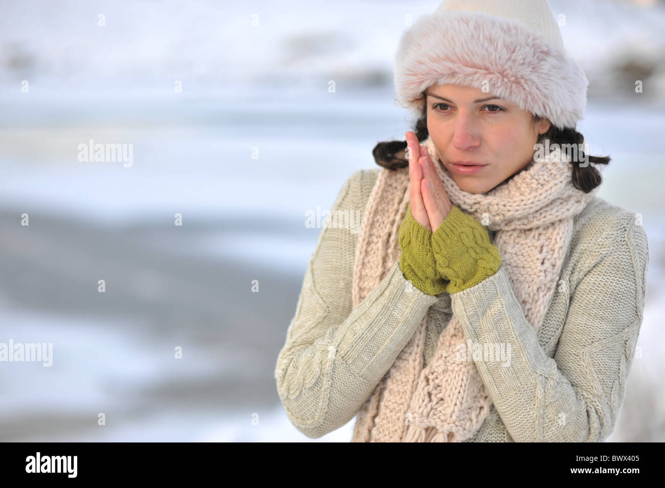 woman keeping warm Stock Photo - Alamy