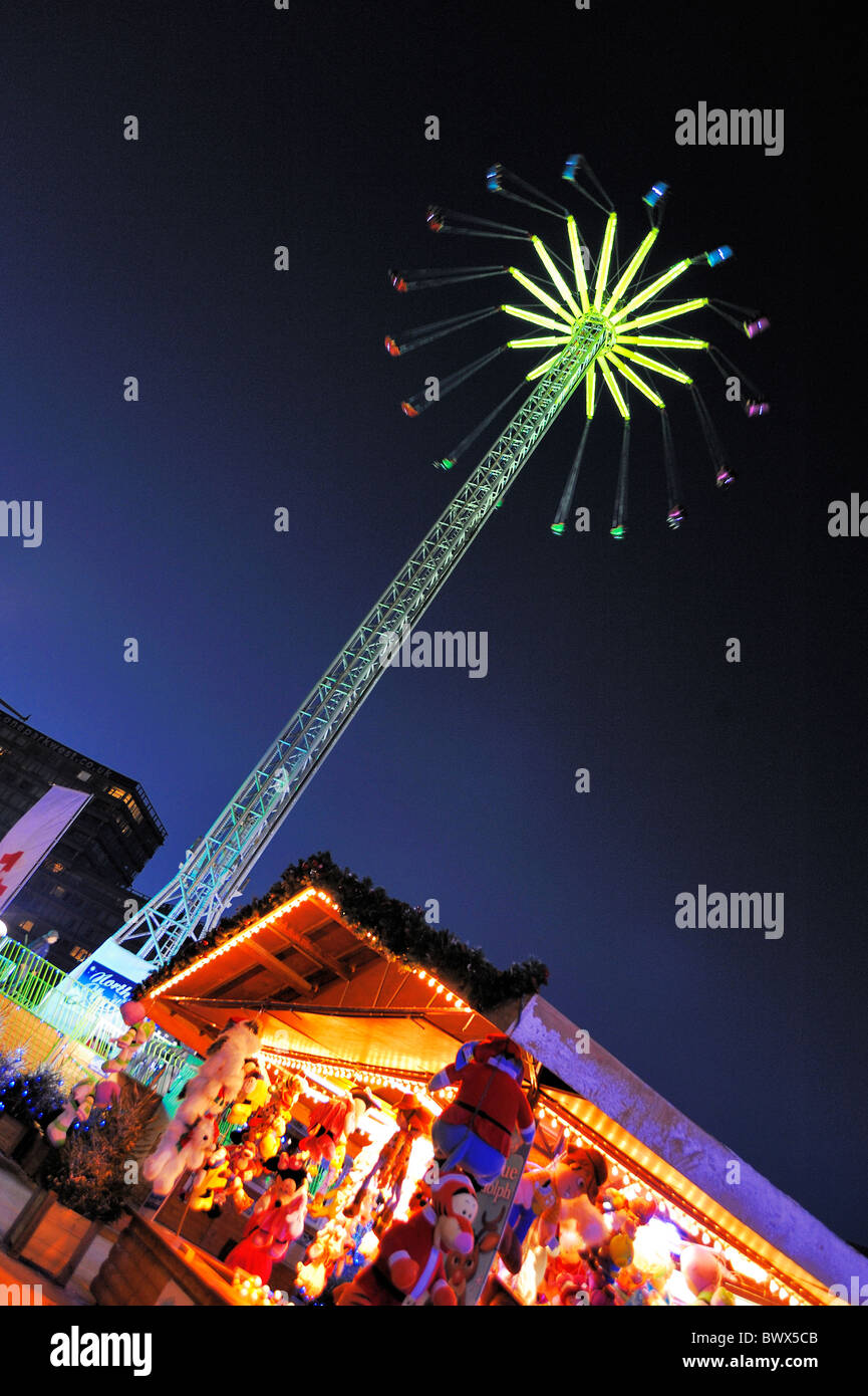 Fairground ride in Liverpool One Christmas Market in Chavasse Park ...