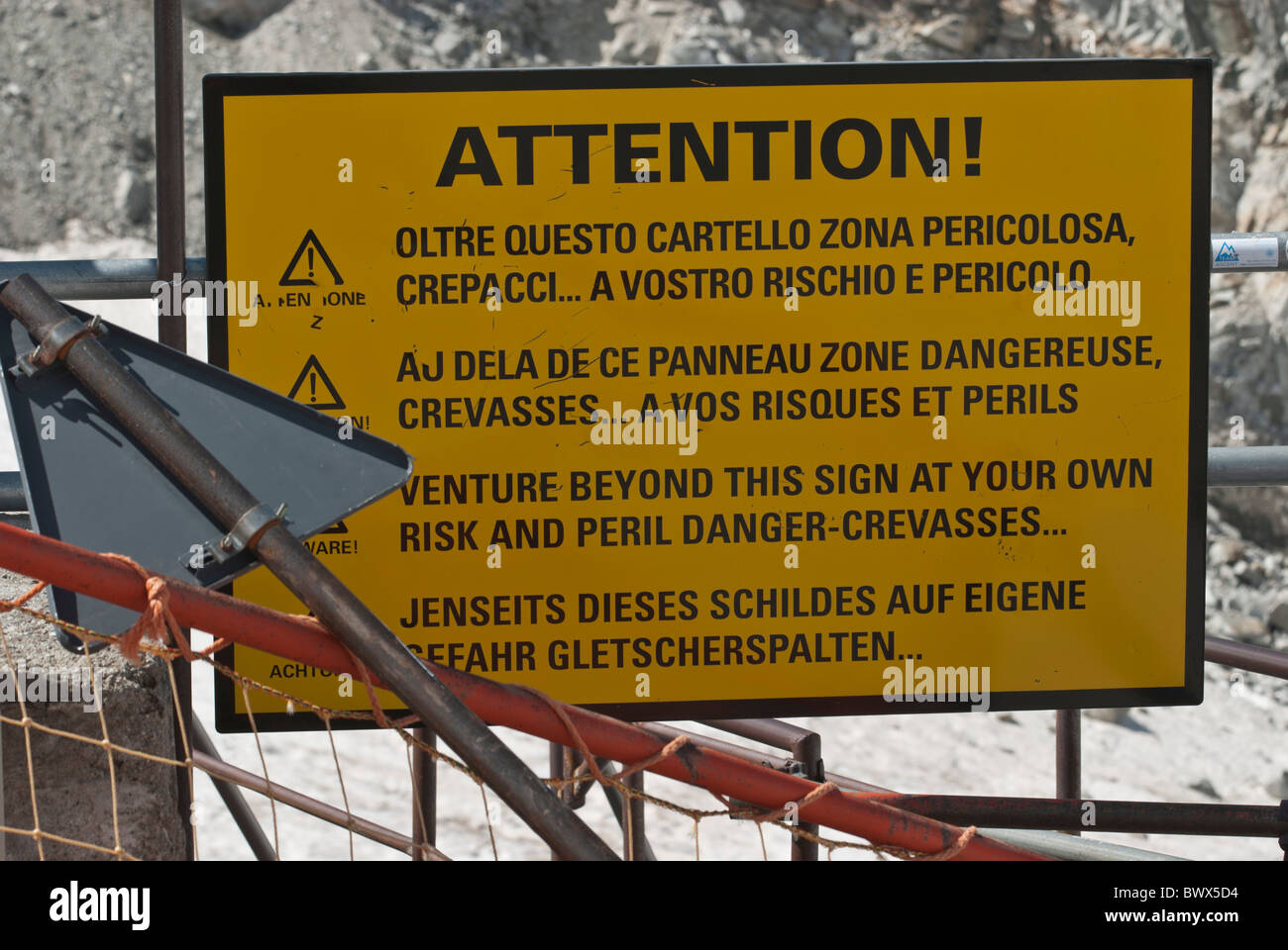 Italian warning sign hi-res stock photography and images - Alamy