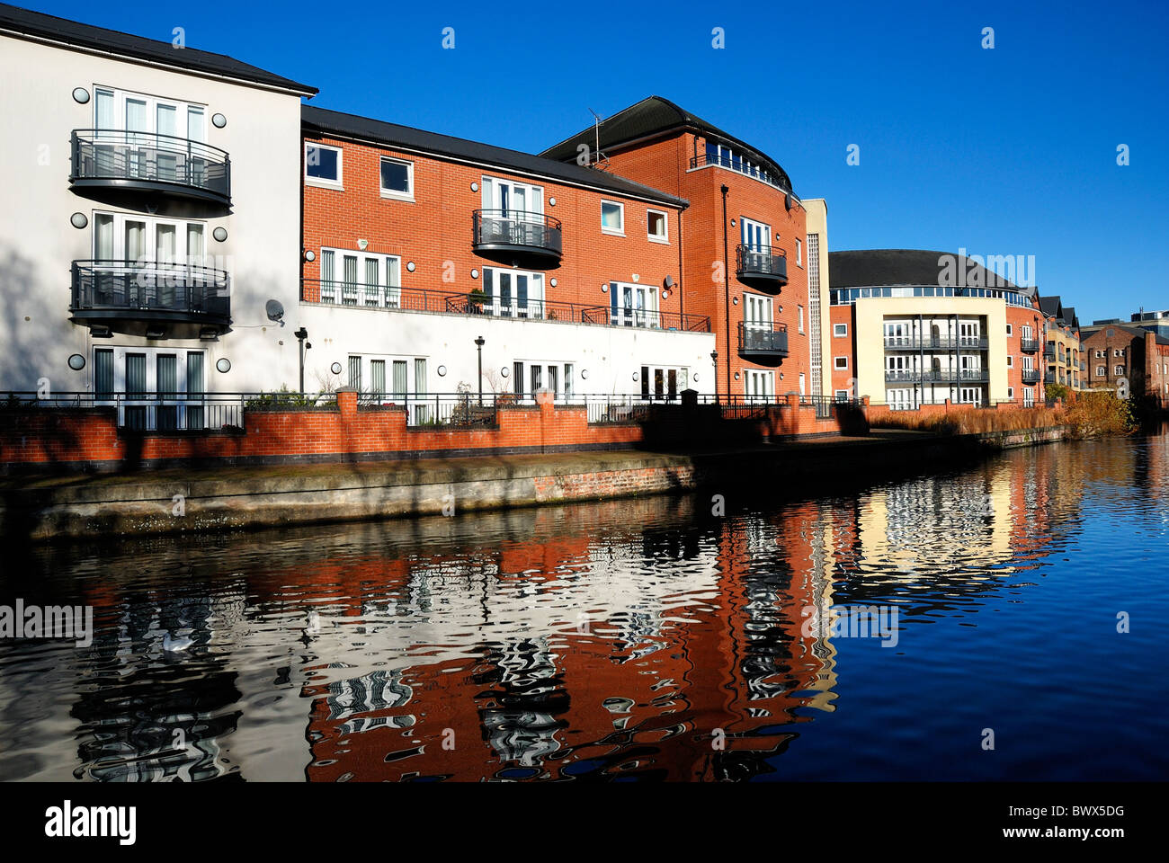 City flats apartments riverside canal hi-res stock photography and ...