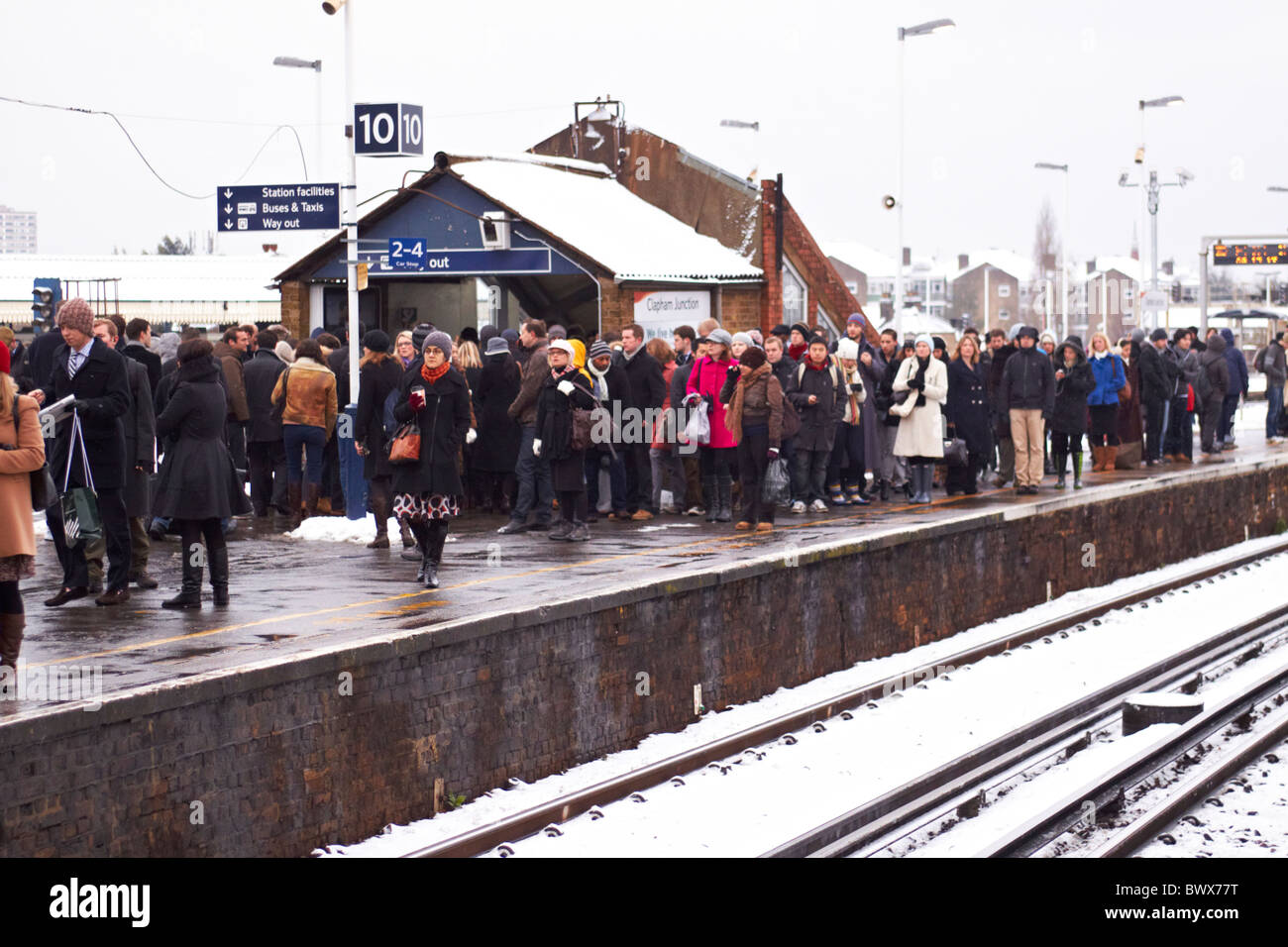 Delayed trains hi-res stock photography and images - Alamy