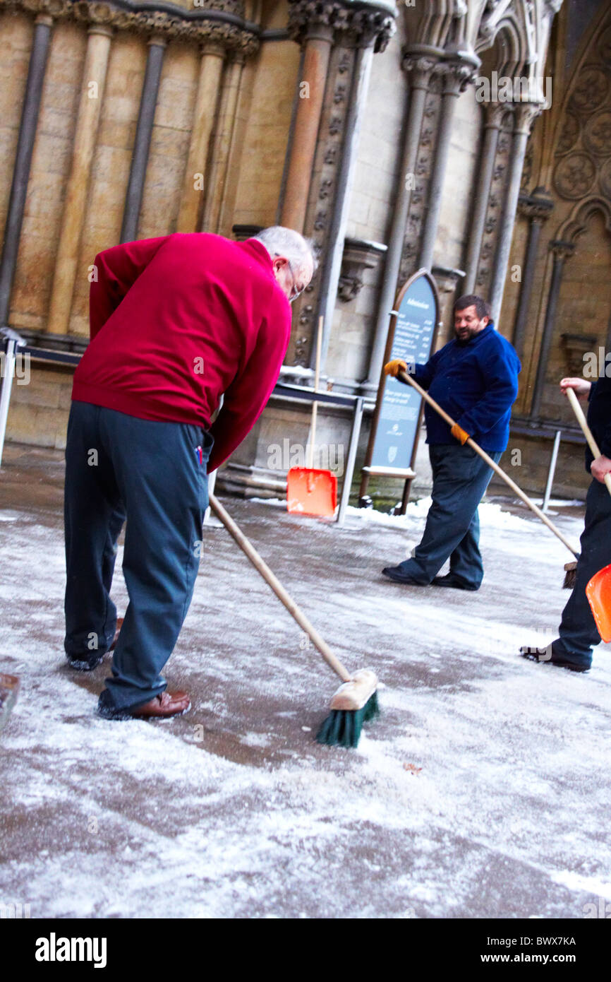 Gritting a pavement hi-res stock photography and images - Alamy
