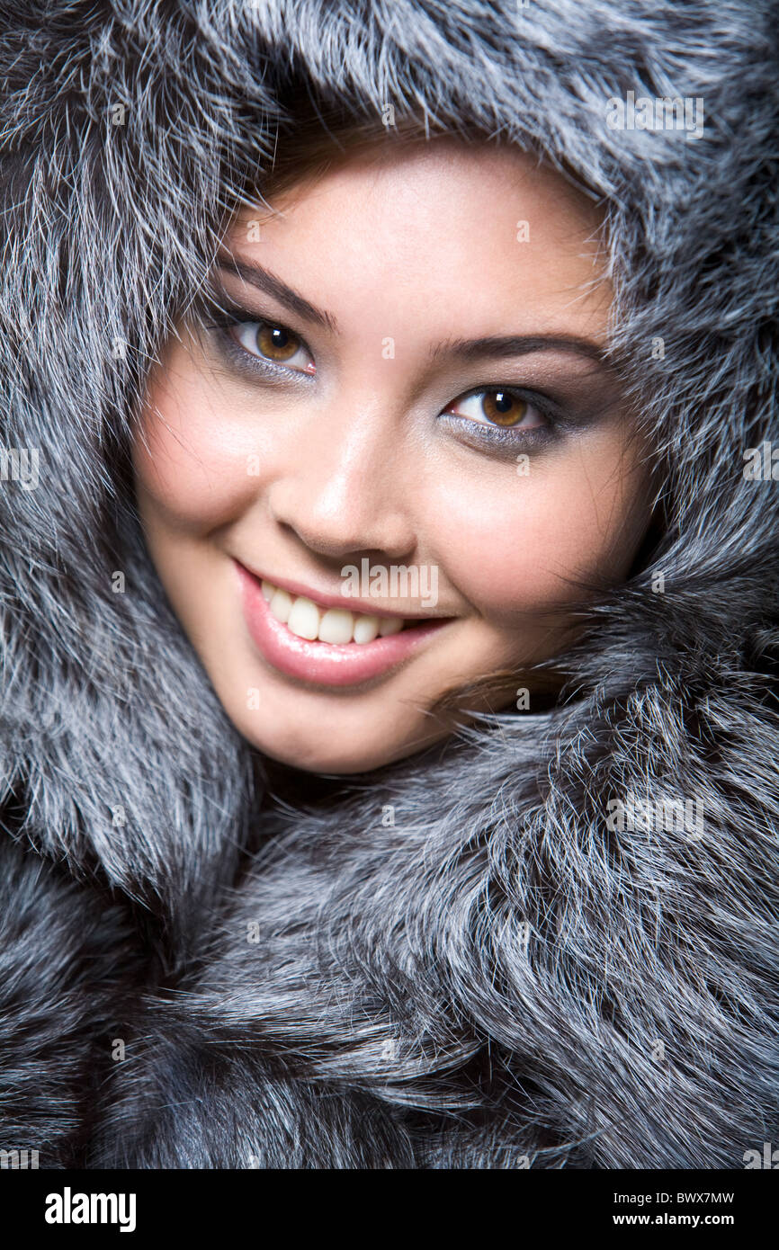 Face of pretty woman wearing luxurious furs Stock Photo - Alamy