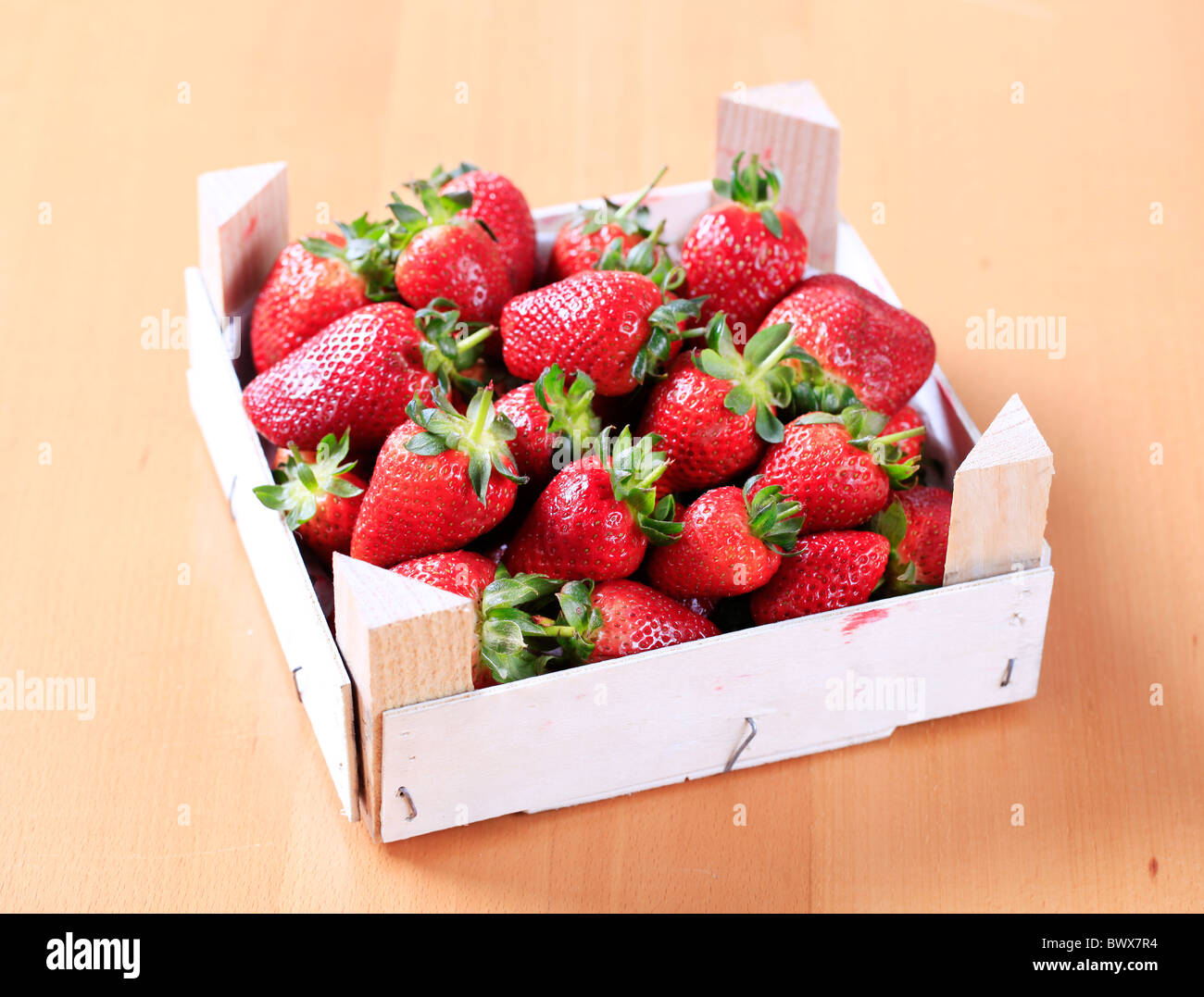 Fresh strawberries in a wooden crate Stock Photo - Alamy