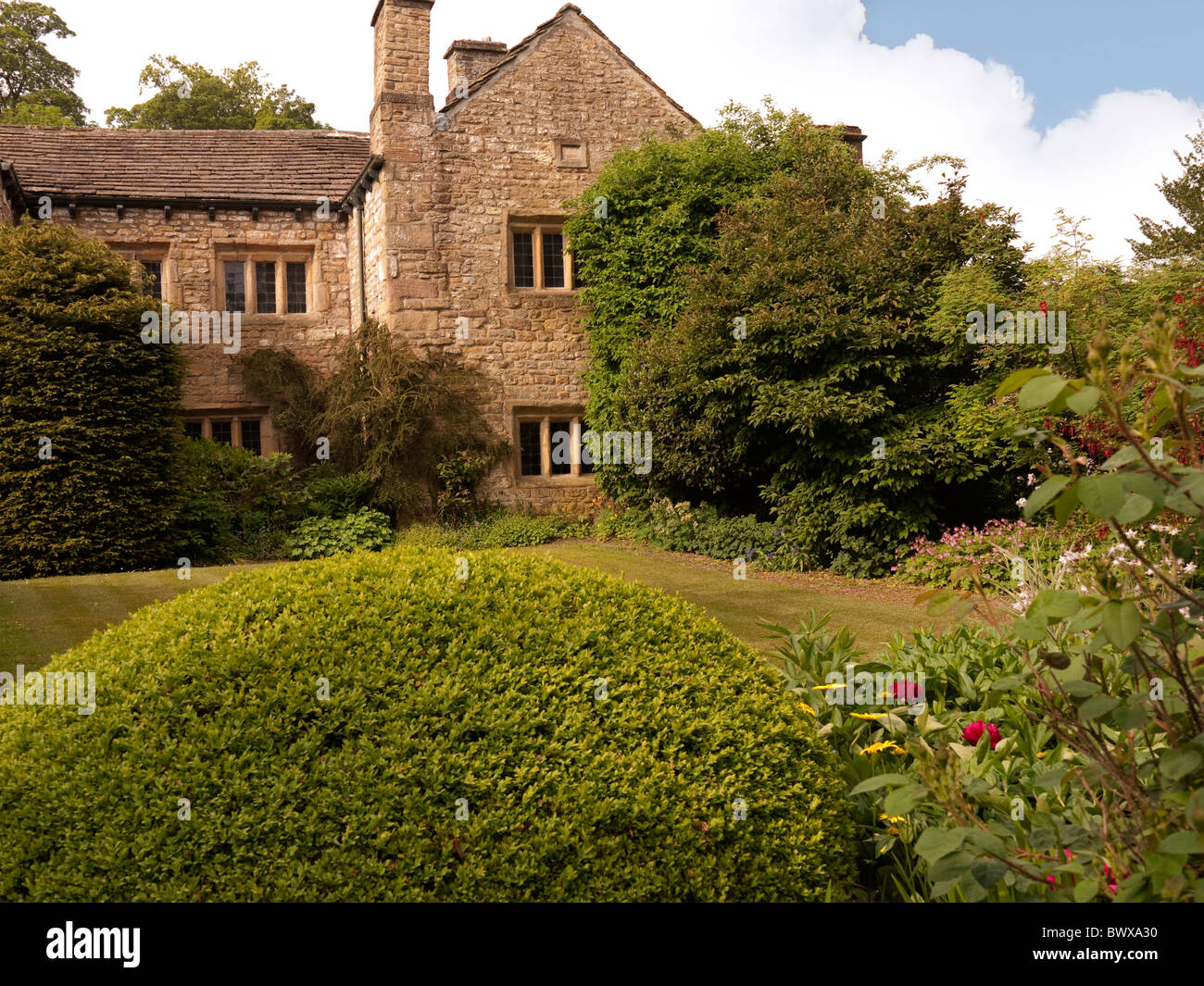 Weavers cottages lancashire england hi-res stock photography and images ...
