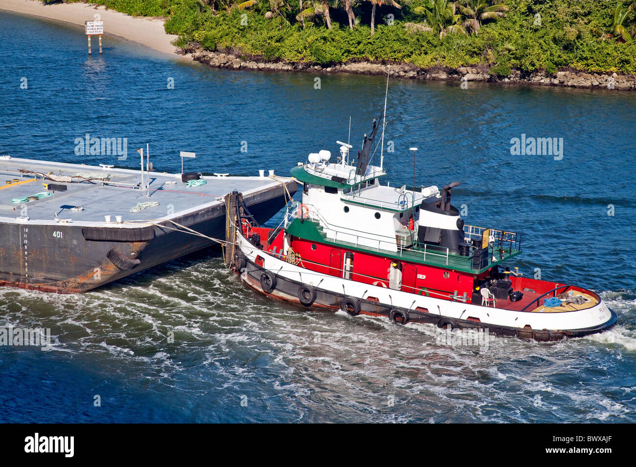 River tug barge channel freight hi-res stock photography and images - Alamy
