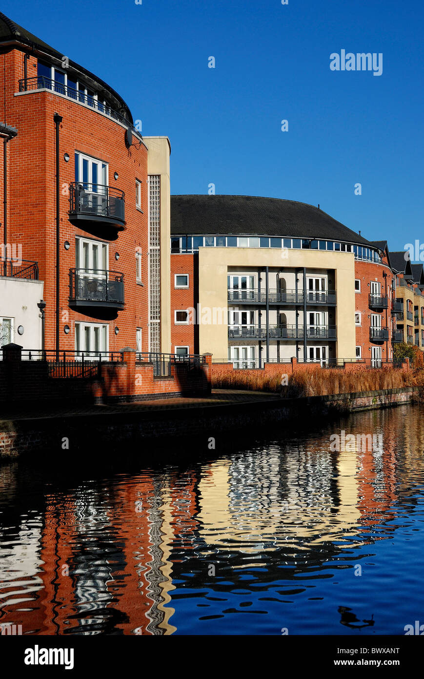 Modern riverside flats hi-res stock photography and images - Alamy