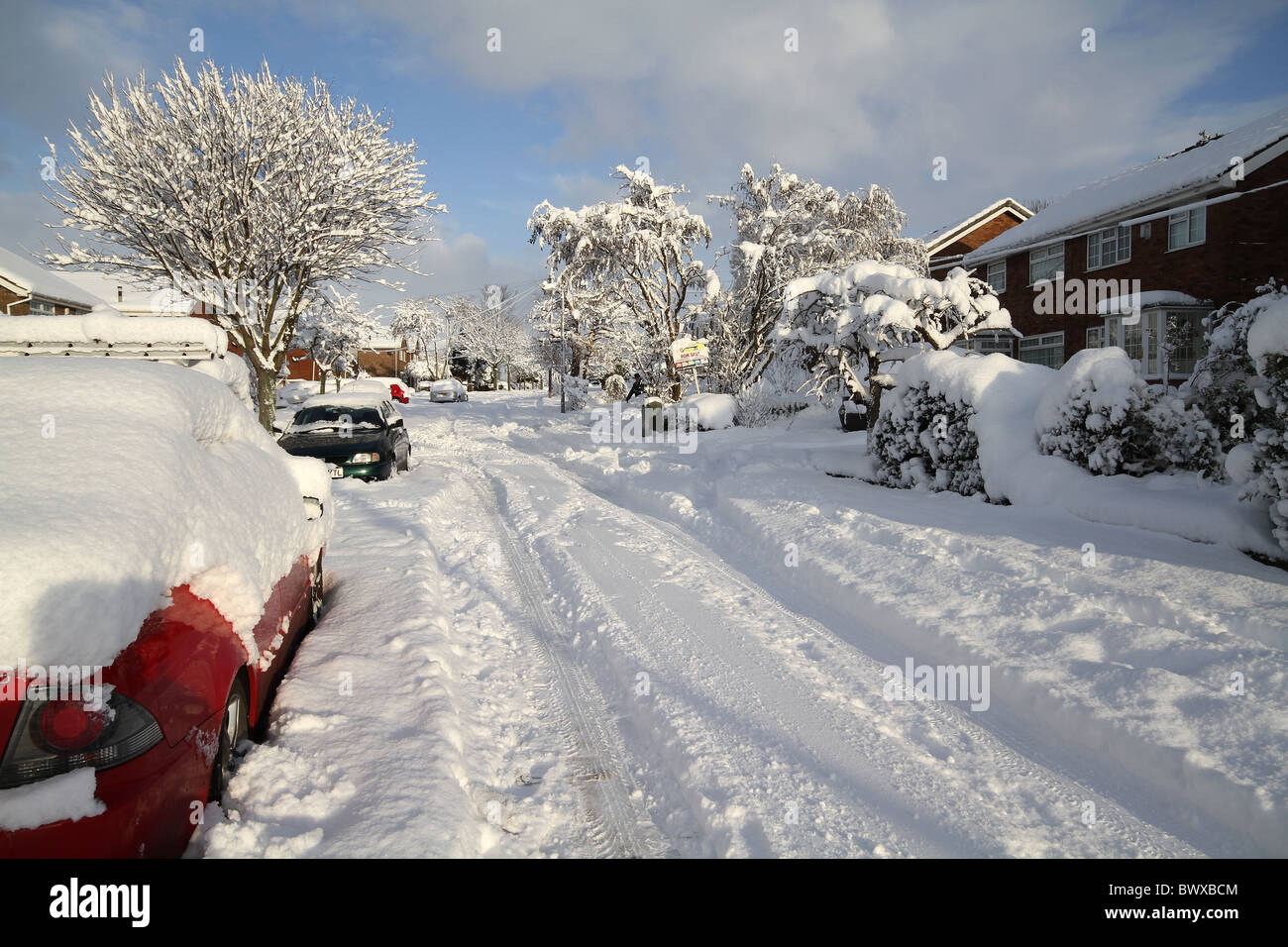 Heavy snow in suburban street Stock Photo - Alamy