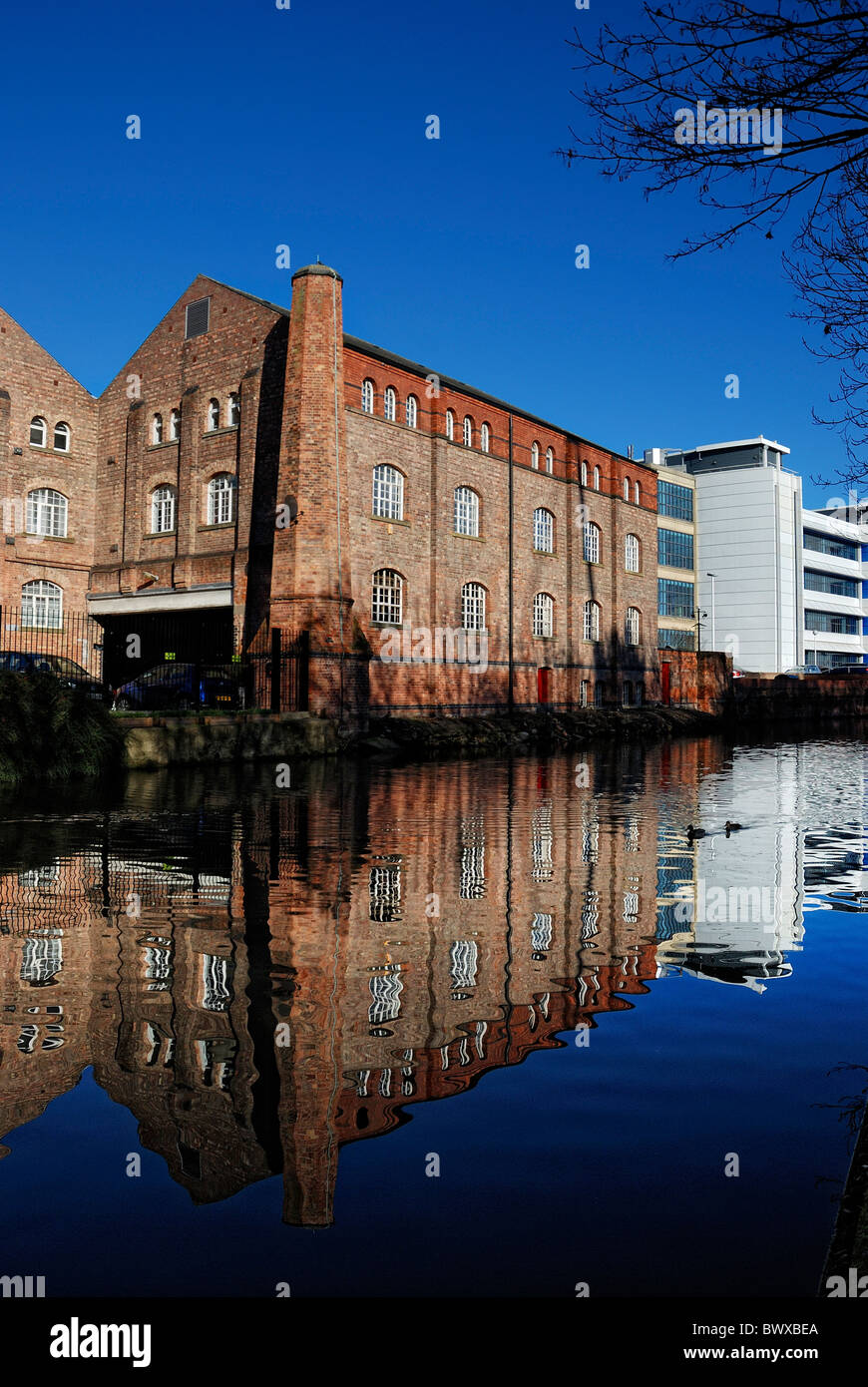 Canal wharf building hi-res stock photography and images - Alamy
