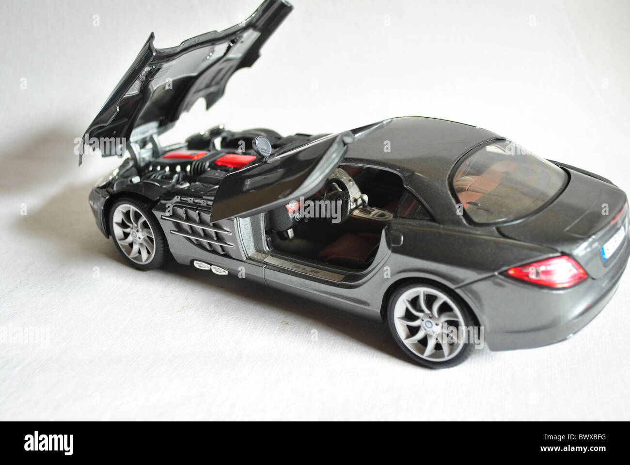 Mercedes open bonnet Stock Photo - Alamy