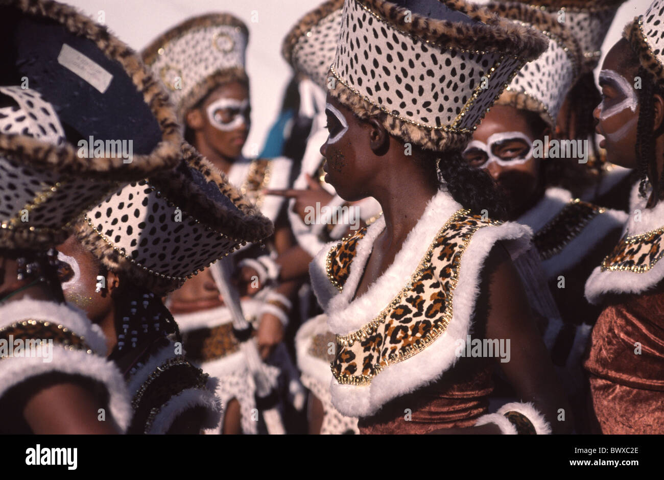 African girls hi-res stock photography and images - Alamy