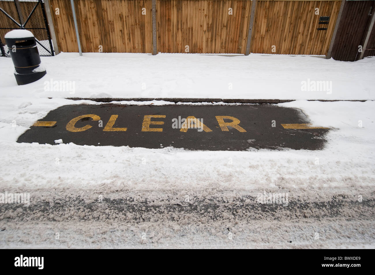 Keep clear road marking hi-res stock photography and images - Alamy