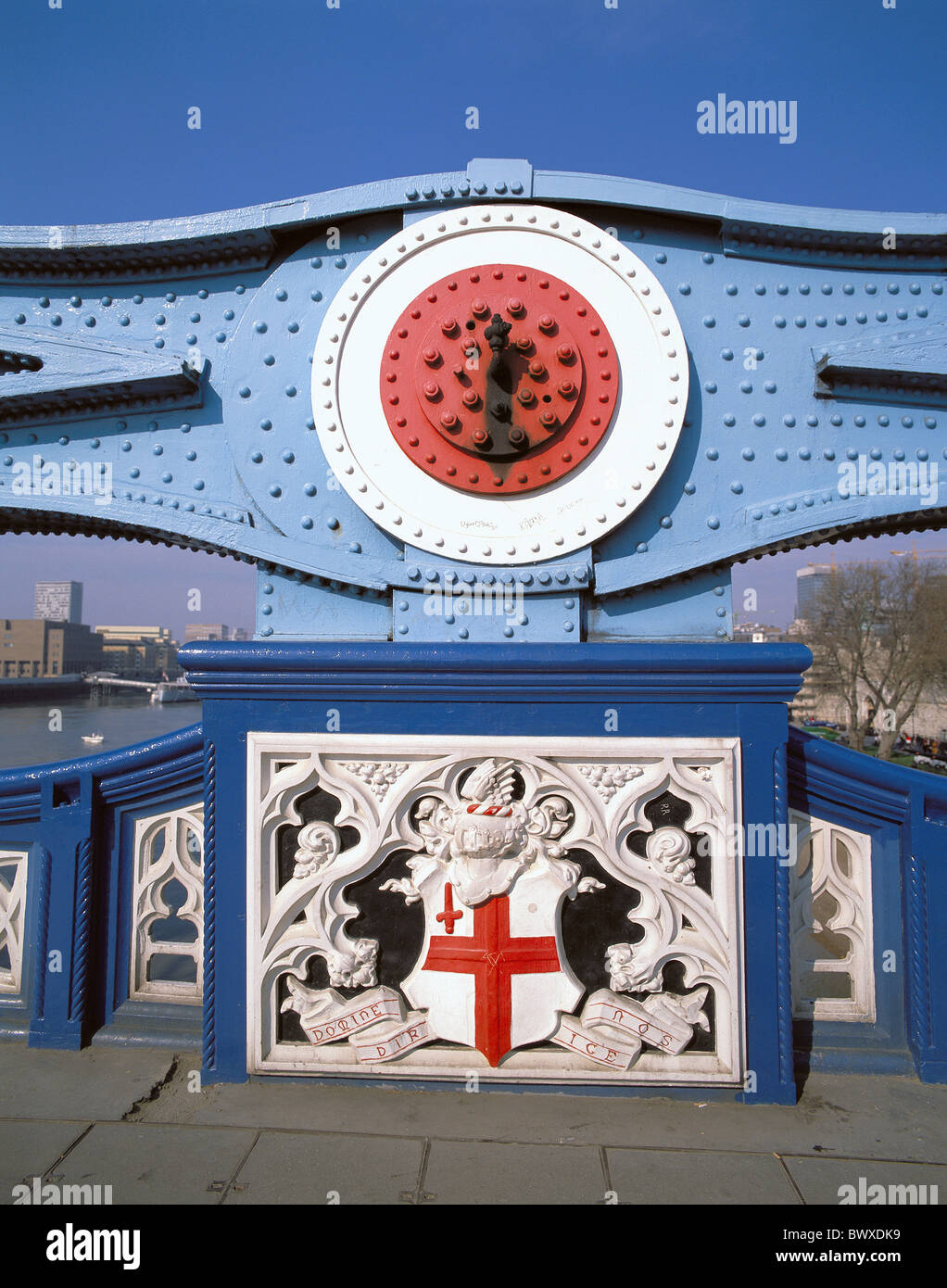 London bridge construction hi-res stock photography and images - Alamy