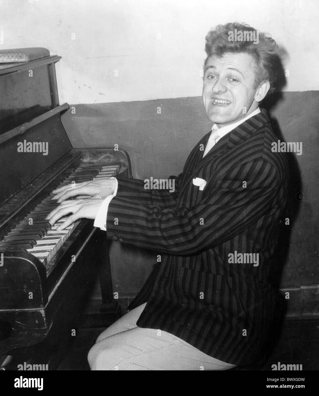 WEE WILLIE HARRIS English rock singer in 1958 Stock Photo - Alamy