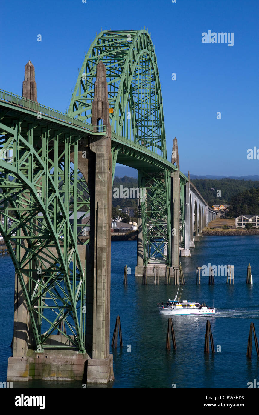 Yaquina Bay Bridge spanning the Yaquina Bay south of Newport, Oregon ...