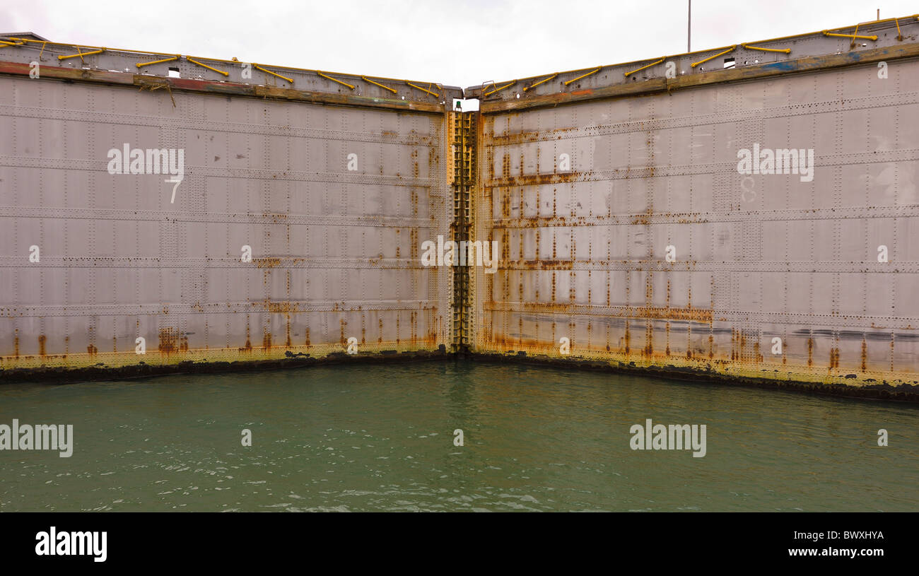 COLON, PANAMA - Lock doors, Panama Canal Stock Photo - Alamy