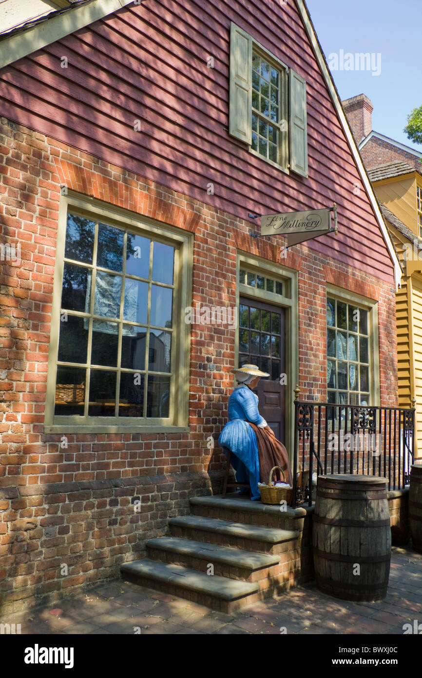 Williamsburg colonial woman hi-res stock photography and images - Alamy