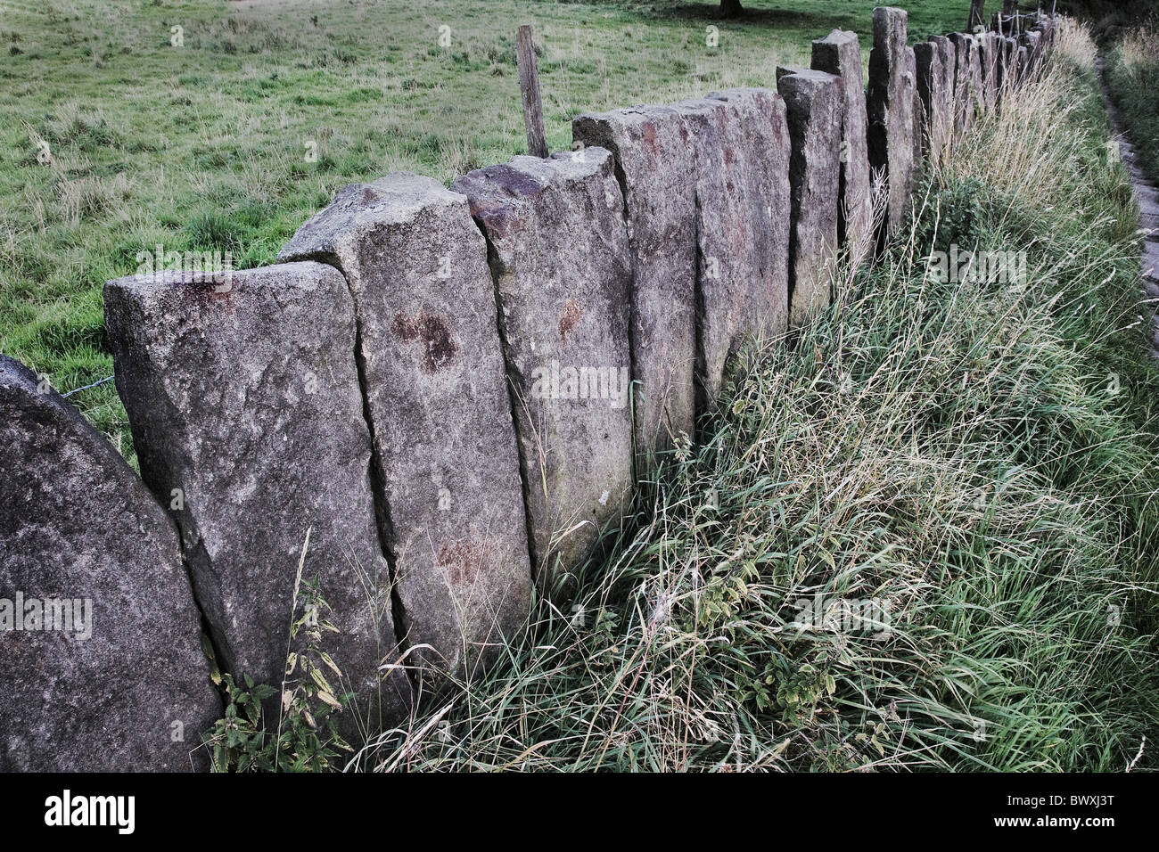 Millstone grit wall hi-res stock photography and images - Alamy