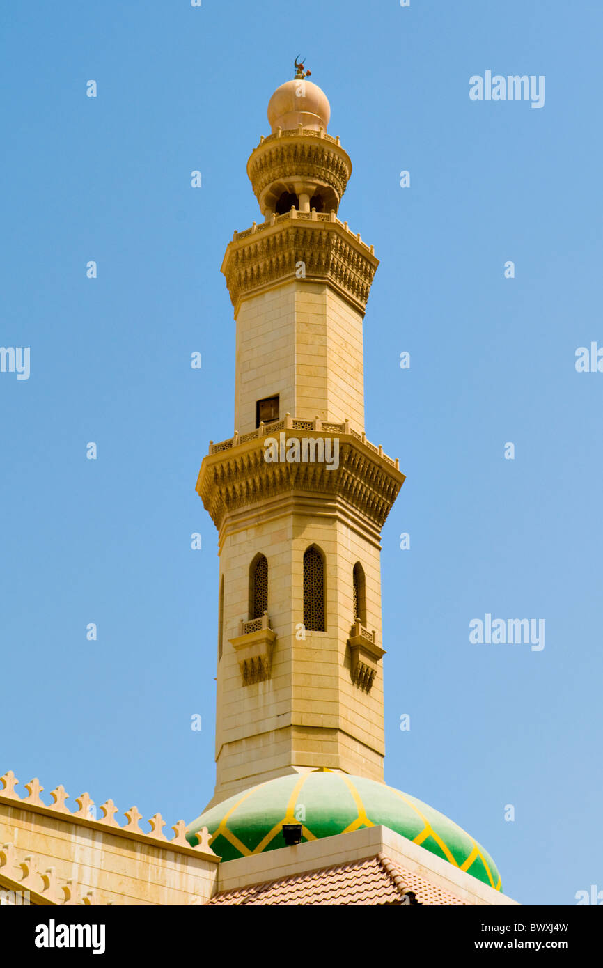 A Minaret Tower on a Mosque in Dubai, United Arab Emirates Stock Photo ...
