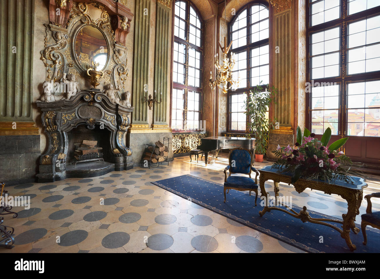 Castle interior hi-res stock photography and images - Alamy