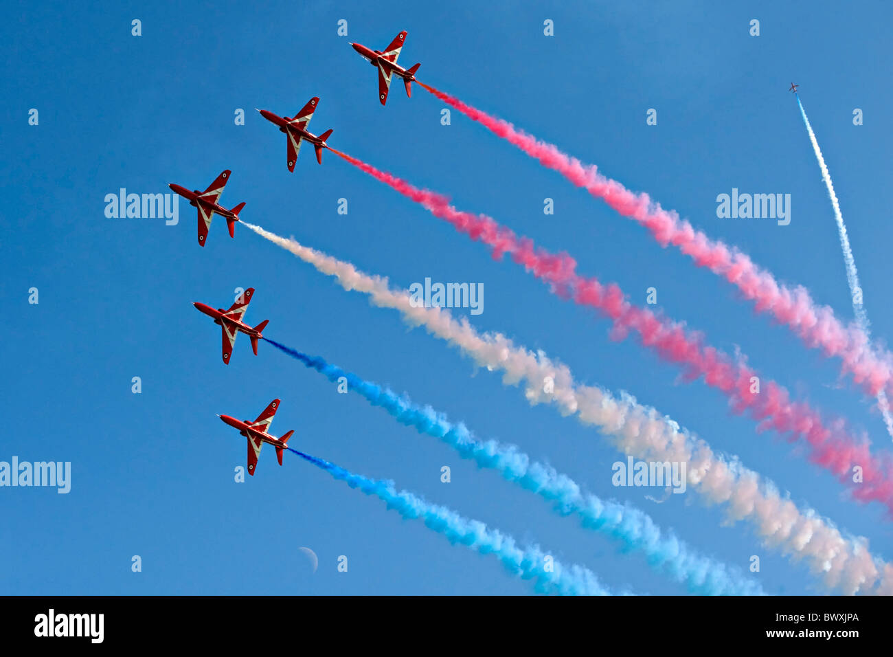 The RAF Red Arrows in Five Arrow Formation Stock Photo - Alamy